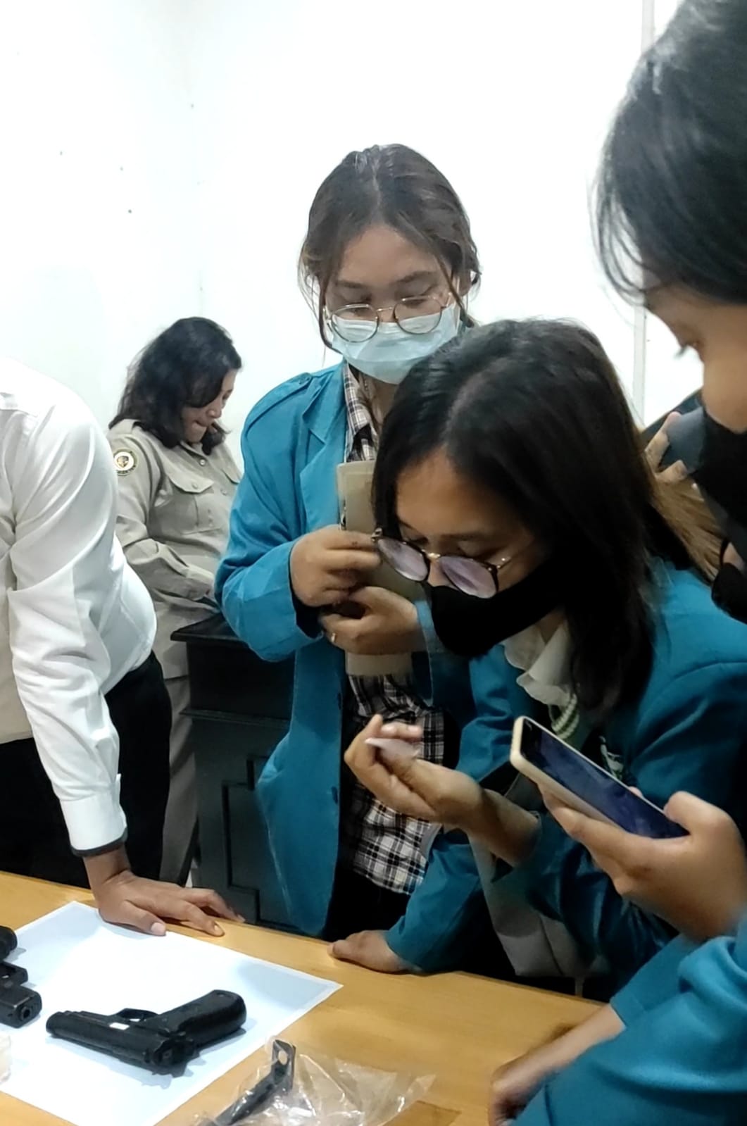 Mahasiswa Kimia FMIPA Kuliah di Laboratorium Forensik POLDASU ...